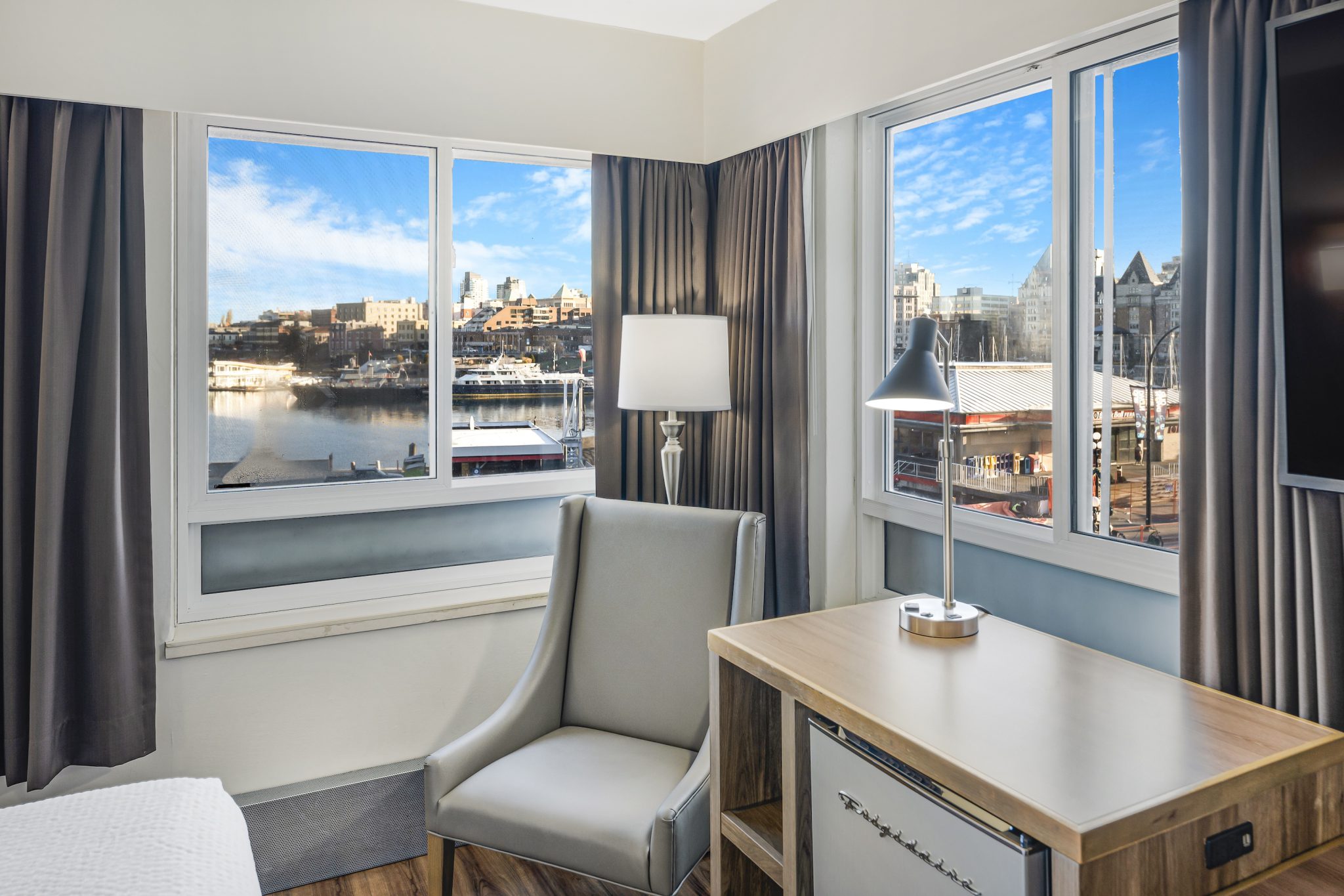 Days Inn Victoria on the Harbour - the garden city awaits